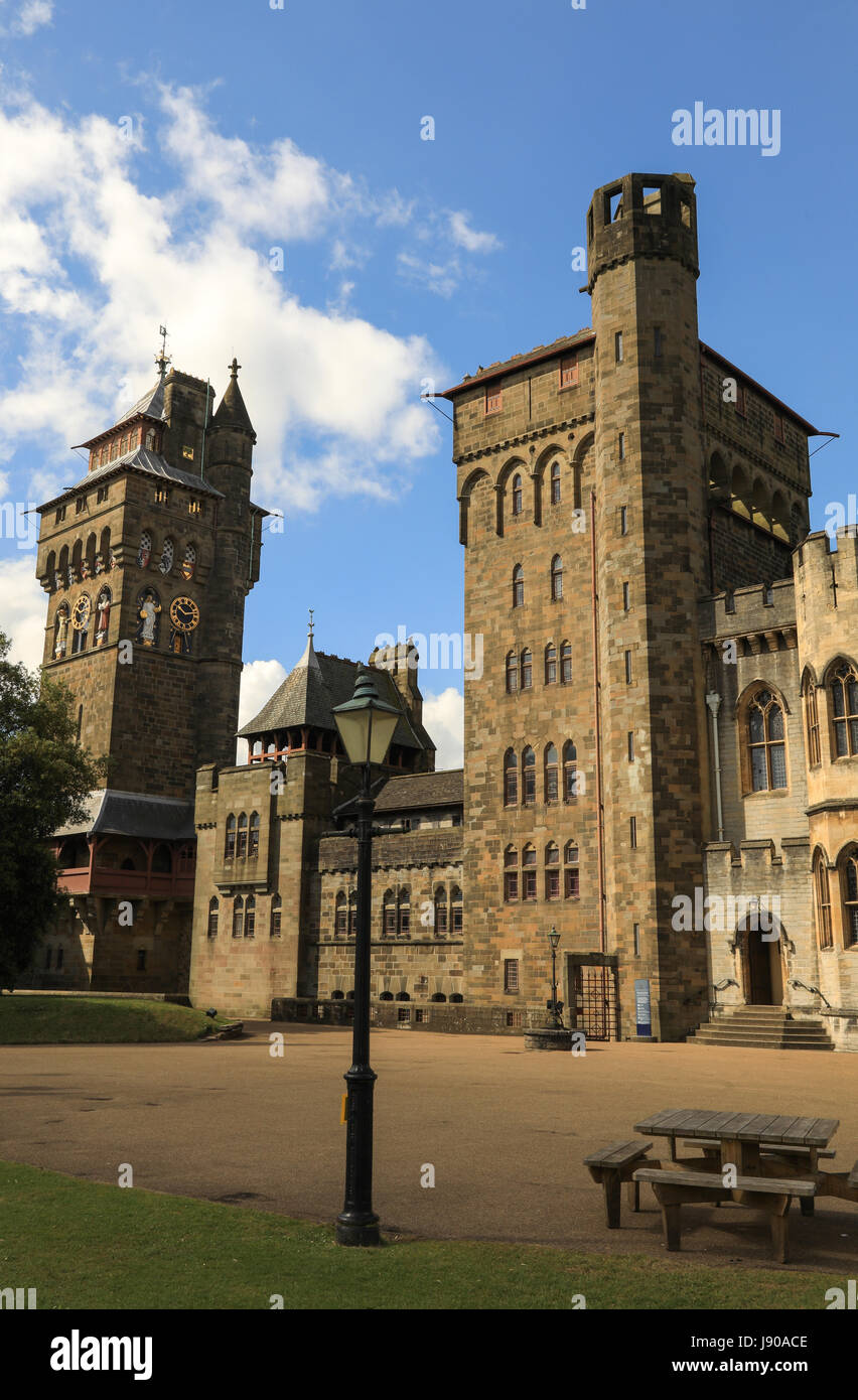 Cardiff castles hi-res stock photography and images - Alamy