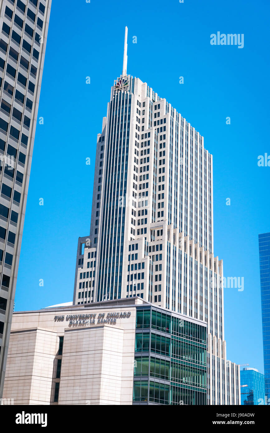 Peacock side view hi-res stock photography and images - Alamy