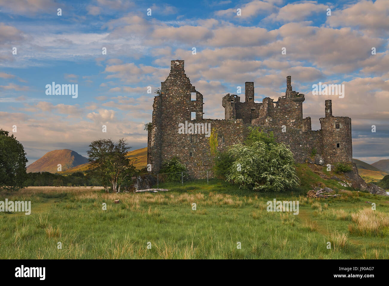 Kilchurn Castle, a ruined 15th century structure on the banks of Loch ...