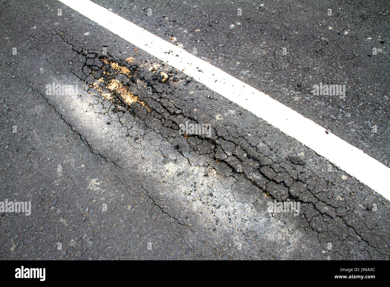 Double solid lines hi-res stock photography and images - Alamy