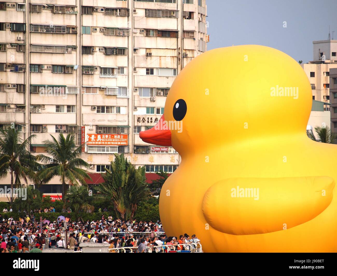KAOHSIUNG, TAIWAN -- SEPTEMBER 28: Visitors flock to see the giant ...