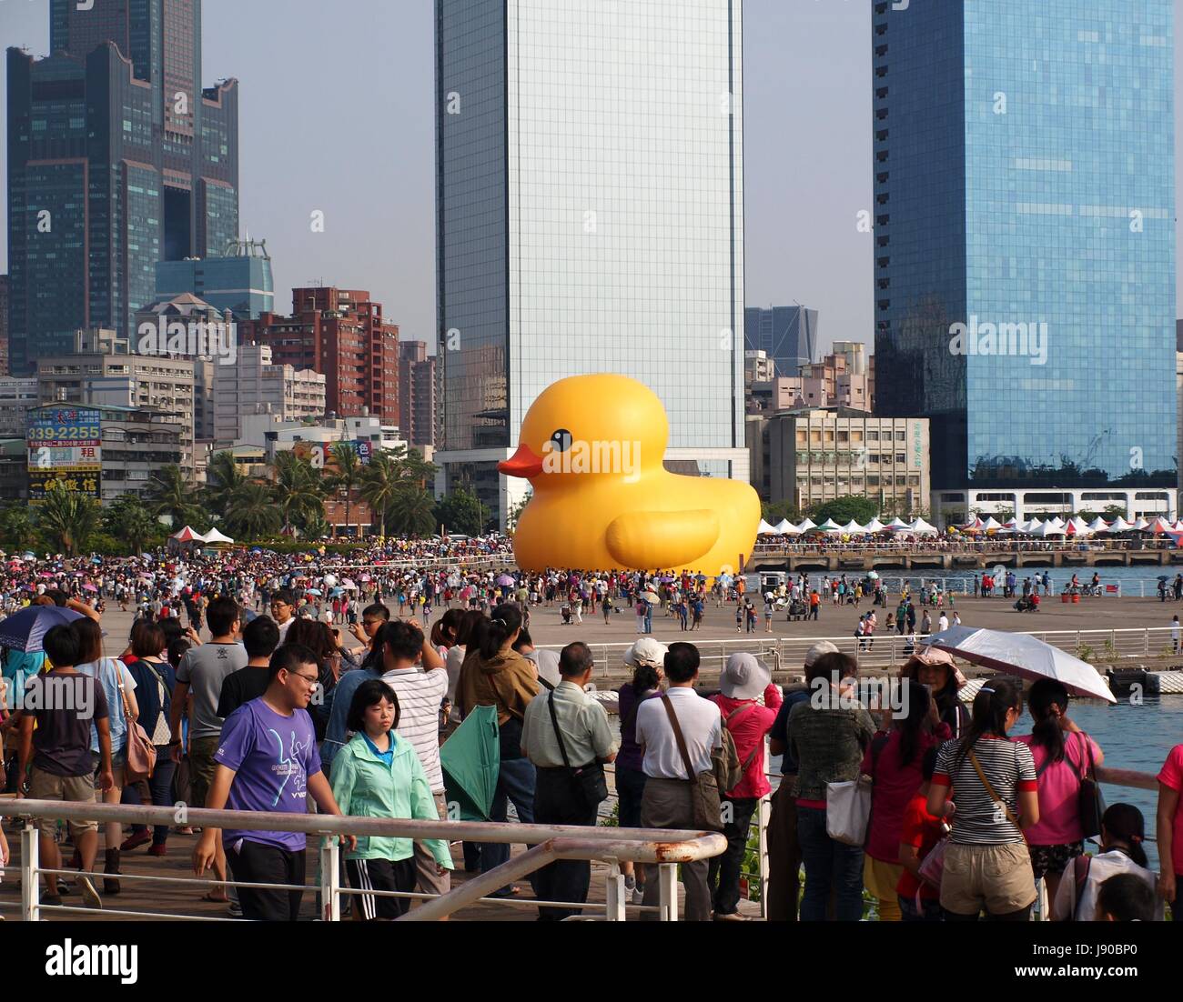 Giant rubber duck harbor High Resolution Stock Photography and Images ...