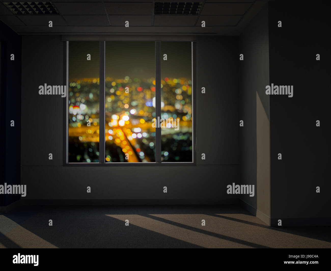 Exterior office window blur hi-res stock photography and images - Alamy