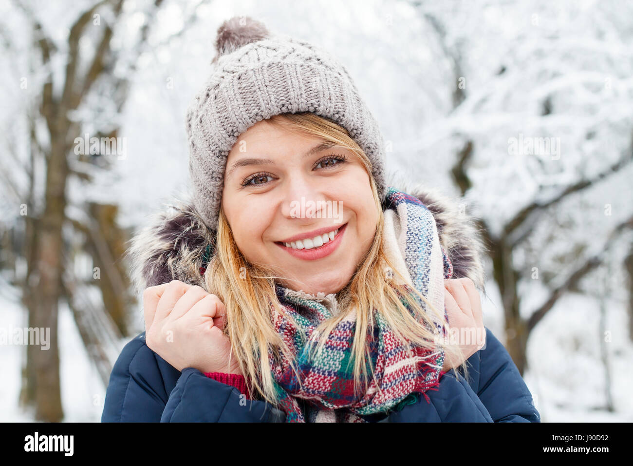 Woman being cold hi-res stock photography and images - Alamy