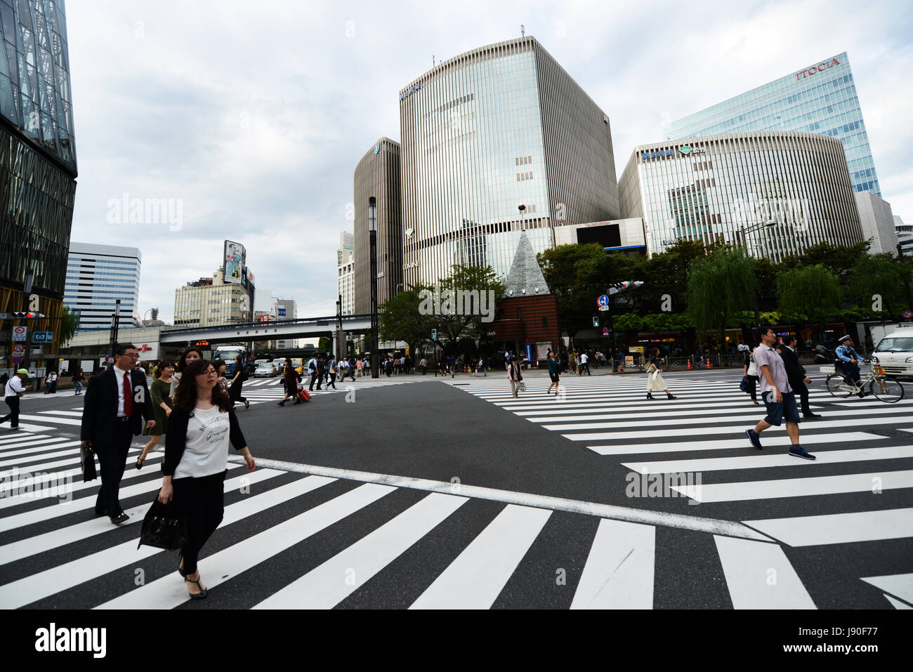 Tokyo ginza crossing buildings hi-res stock photography and images - Alamy