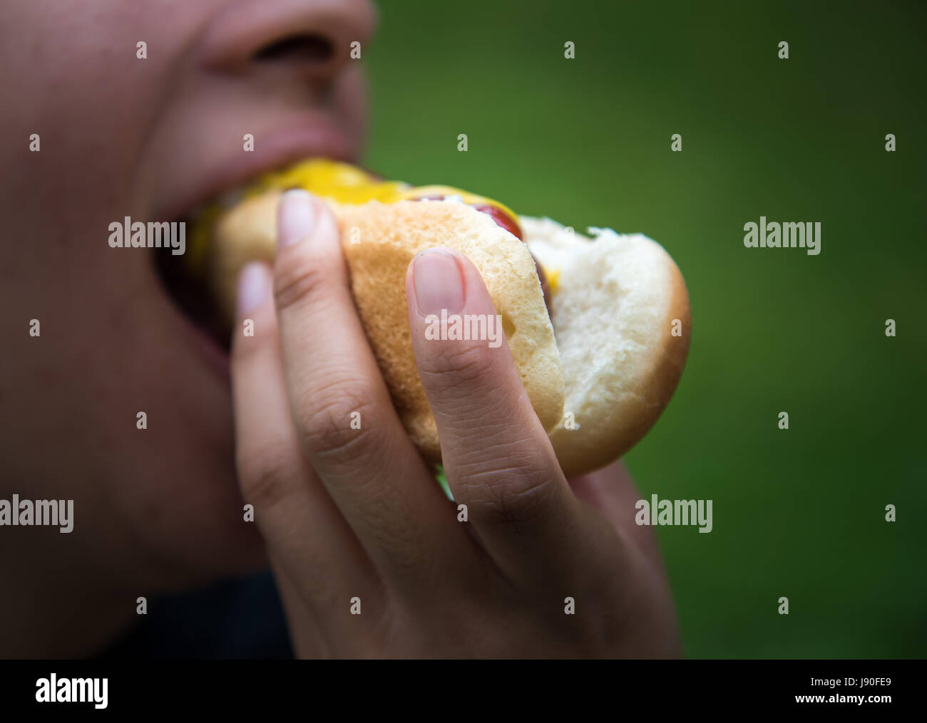 woman eating hot dog Stock Photo - Alamy