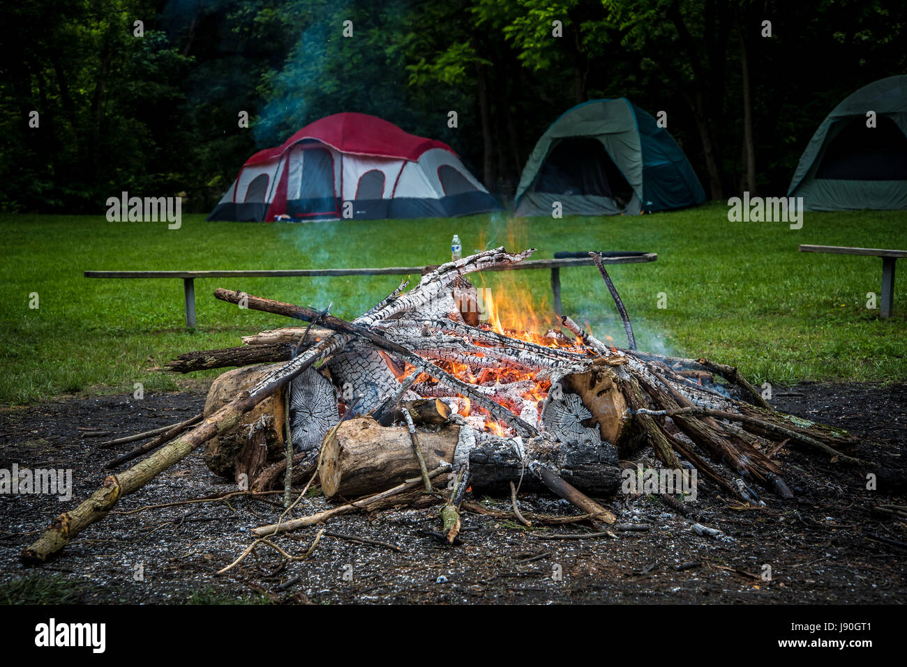 Camp Ground Burning Fire Stock Photo - Alamy