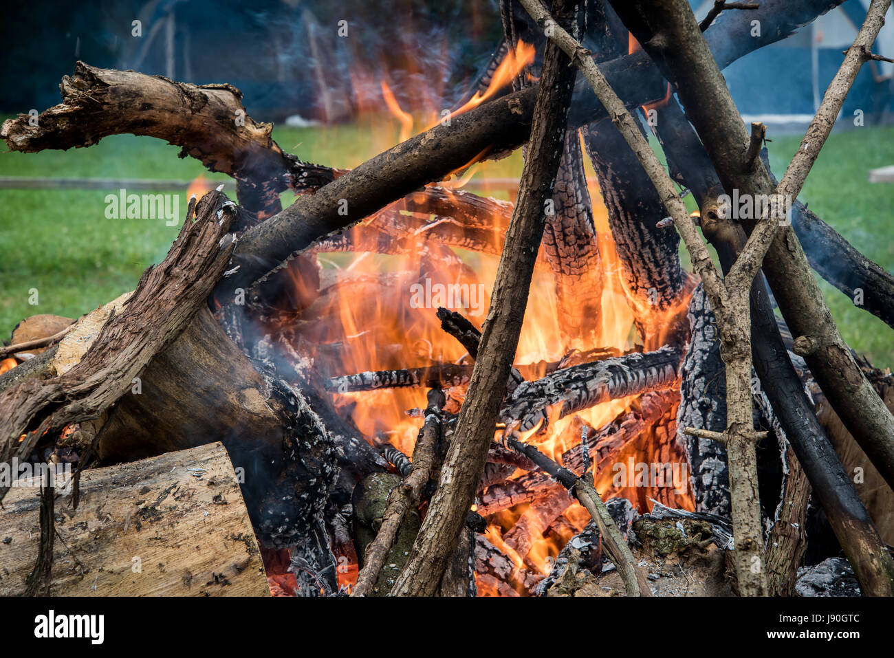 Camp Ground Burning Fire Stock Photo - Alamy