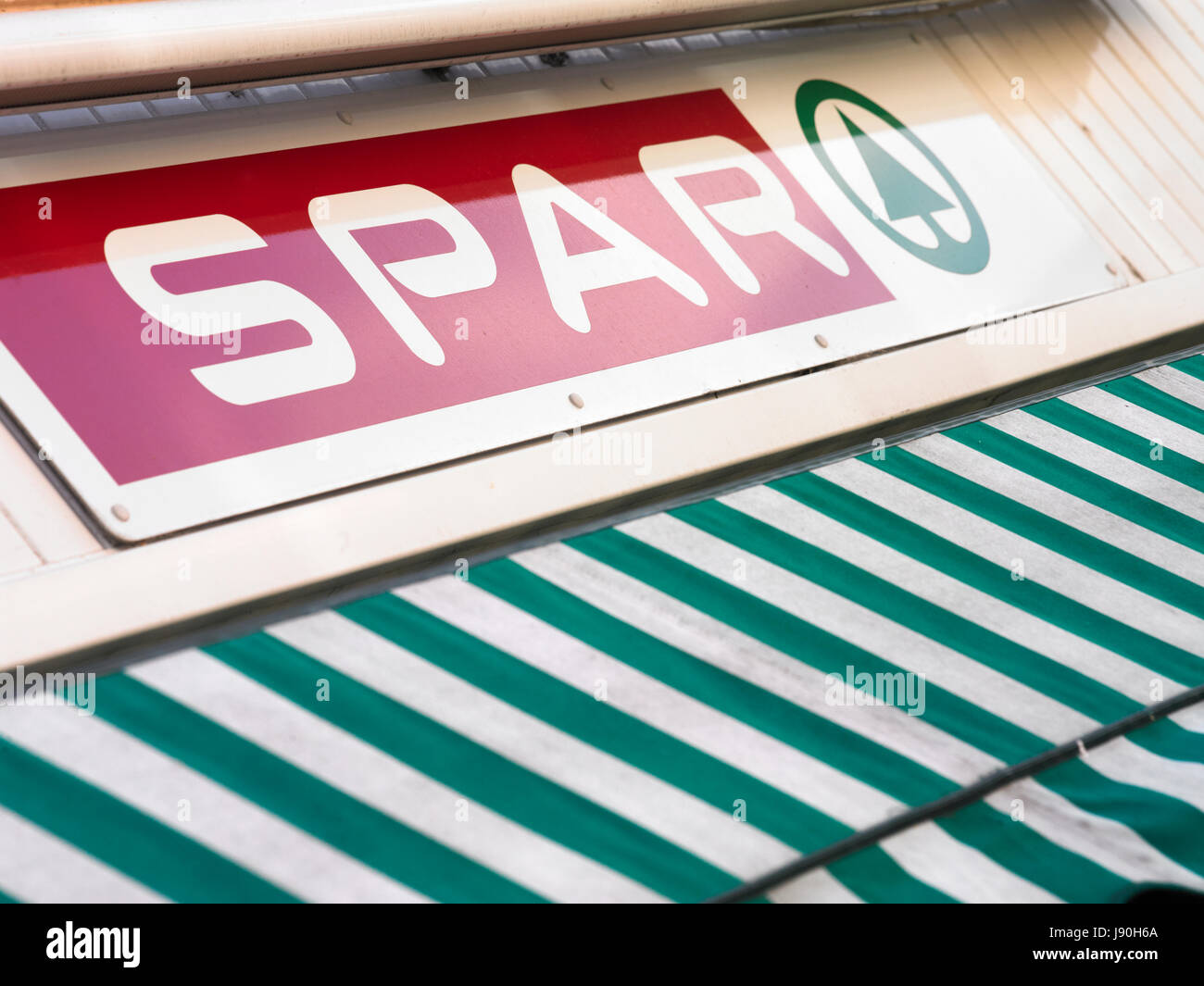 Spar convenience food store hi-res stock photography and images - Alamy