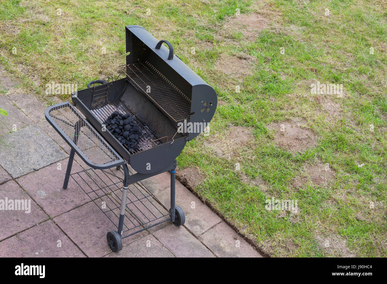Charcoal barbecue ready to be lit Stock Photo - Alamy