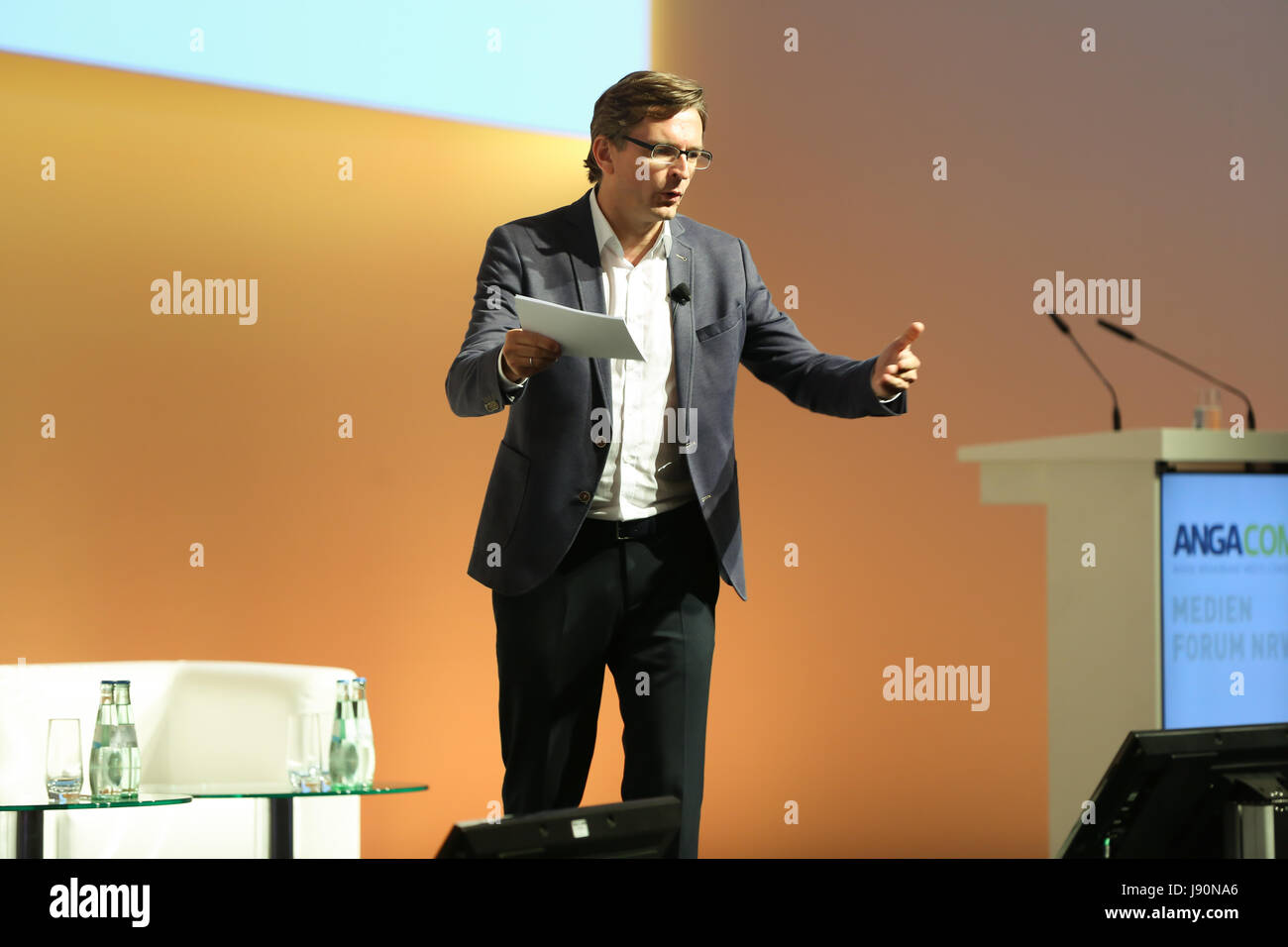 Claus Strunz, Journalist und Moderator, bei der Eroeffnung ANGA COM und ...