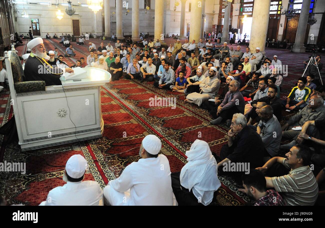 Damascus, Syria. 30th May, 2017. Syrians attend the special Ramadan ...