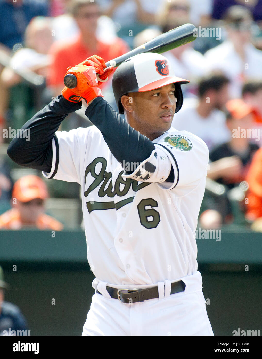 Baltimore Orioles second baseman Jonathan Schoop (6) bats in the eighth ...
