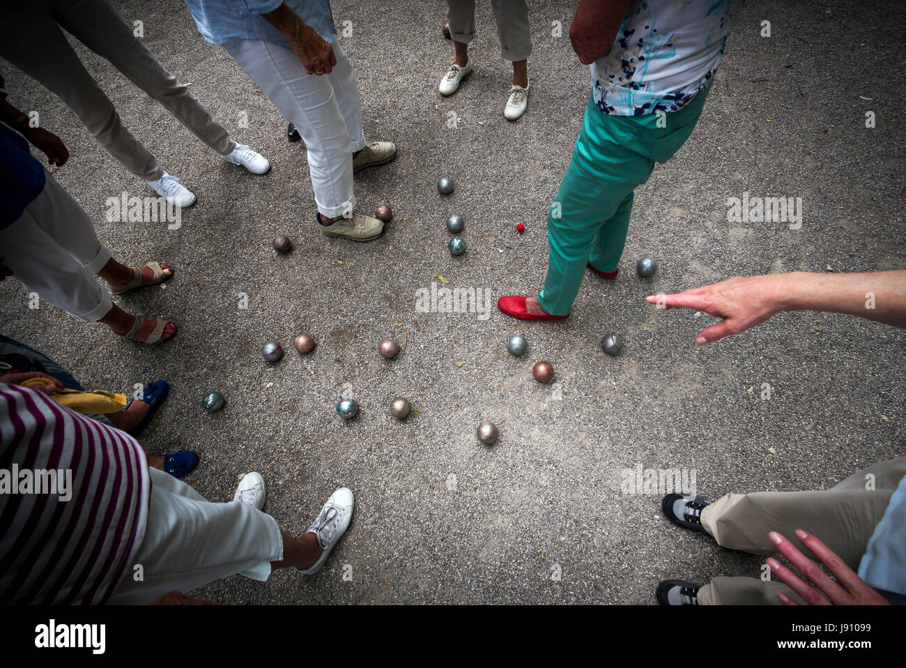 Munich, Germany. 31st May, 2017. Eight female Boule players stand ...