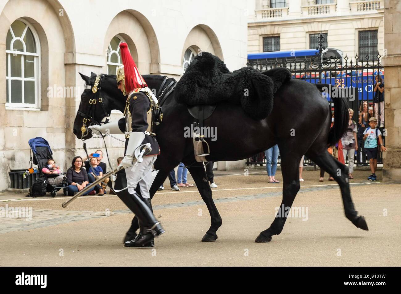 Hyde park stables hi-res stock photography and images - Alamy