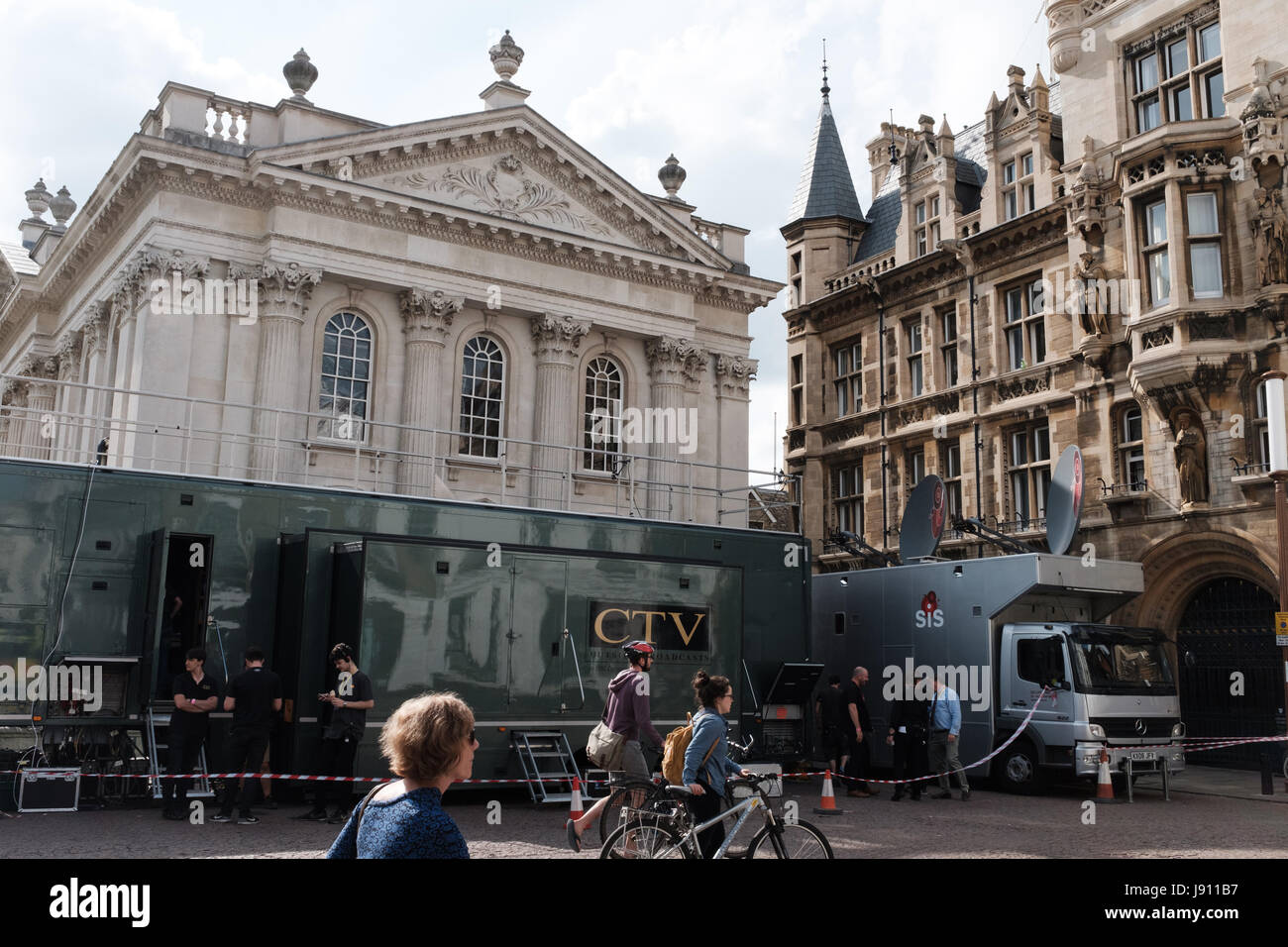 Bbc outside broadcast vans hi-res stock photography and images - Alamy