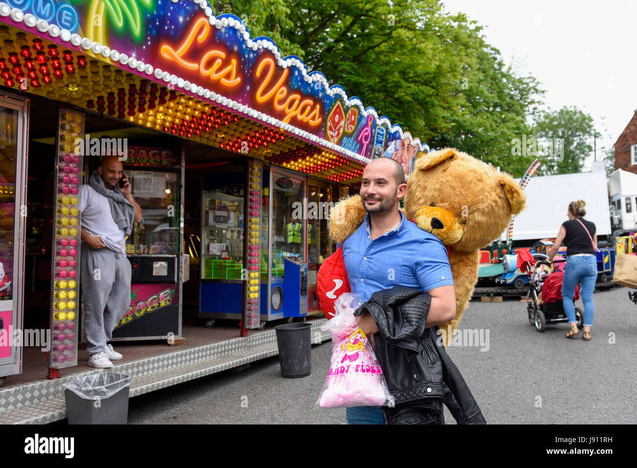 London, UK. 31 May 2017. A man shows off his prize of a giant teddy ...