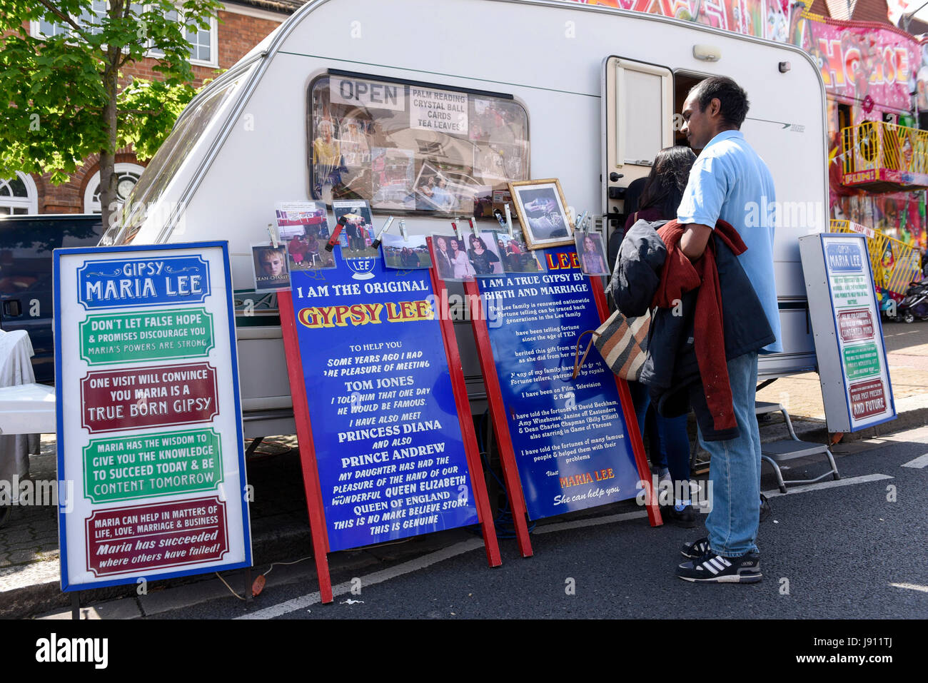 Fortune teller fair hi-res stock photography and images - Alamy