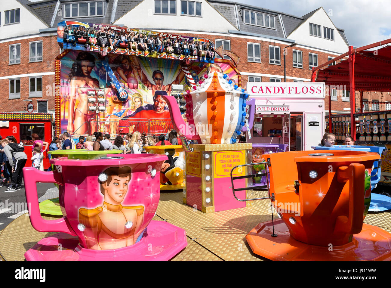 Spinning tea cup hi-res stock photography and images - Alamy