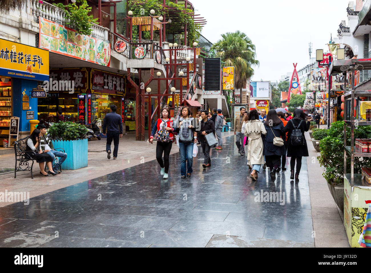 Pedestrian shopping street hi-res stock photography and images - Alamy