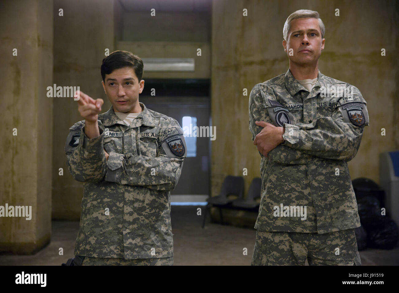 WAR MACHINE, l-r: John Magaro, Brad Pitt, 2017. ph: Francois Duhamel ...
