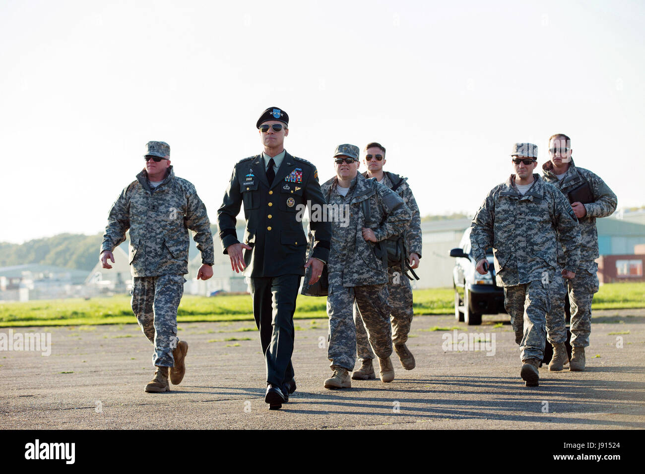 WAR MACHINE, l-r: Anthony Michael Hall, Brad Pitt, Anthony Hayes ...