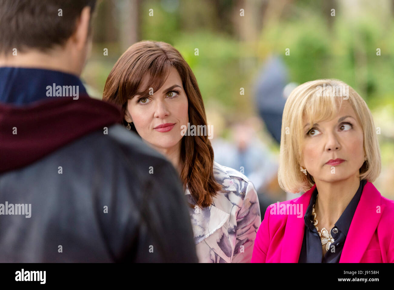 ALL FOR LOVE, (from left): Steve Bacic (back to camera), Sara Rue ...