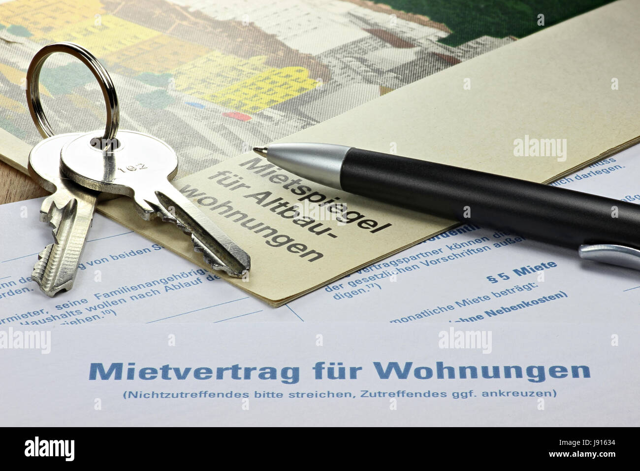 German lease contract with rent index on desktop Stock Photo - Alamy
