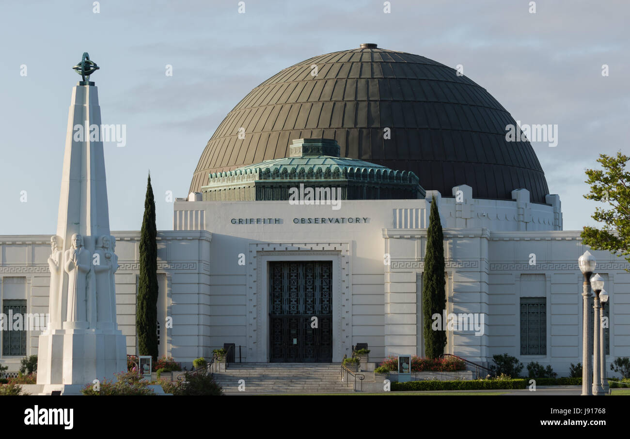 Statue griffith observatory hi-res stock photography and images - Alamy
