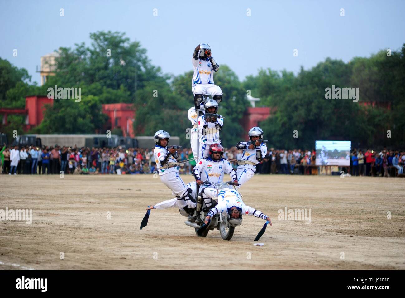 Allahabad, India. 30th May, 2017. Indian Army's daredevil wing soldier ...