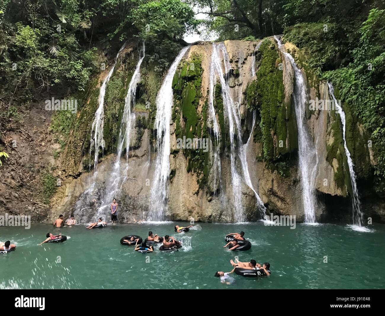 Philippines. 29th May, 2017. Due to hot and humid weather of Metro ...