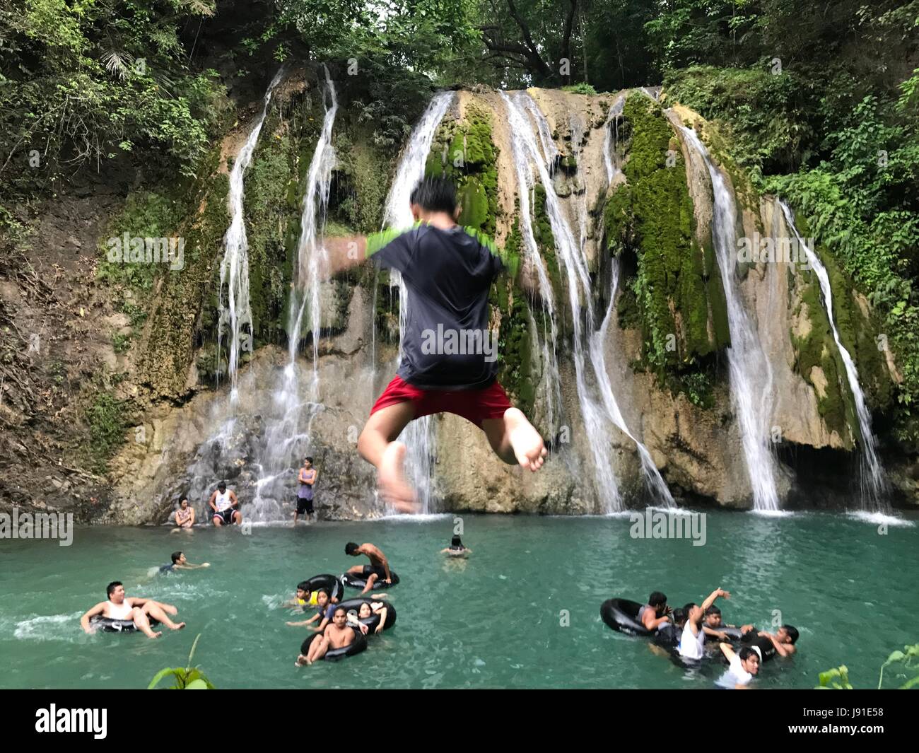 Philippines. 29th May, 2017. Due to hot and humid weather of Metro ...