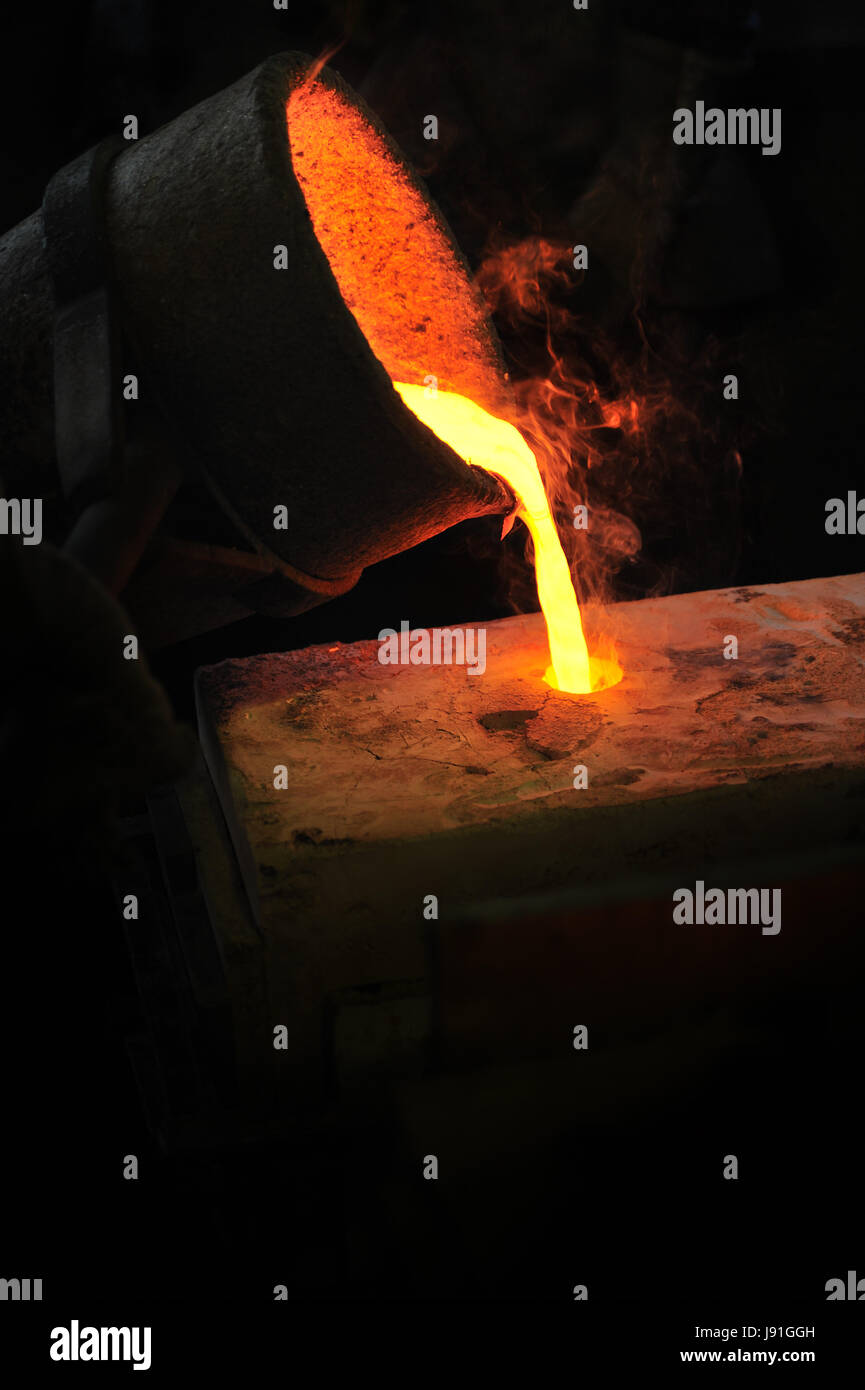 Cast iron melt hi-res stock photography and images - Alamy