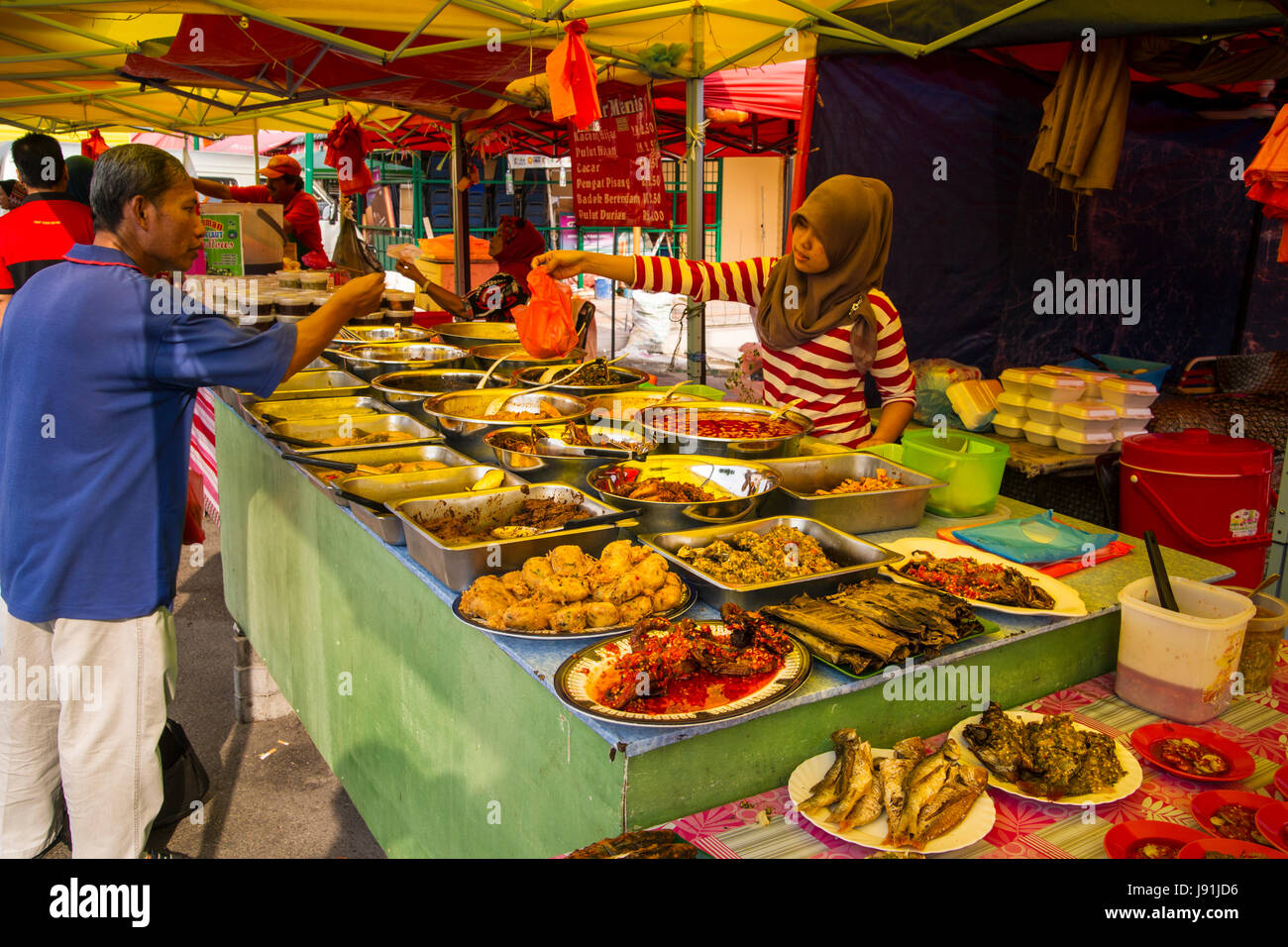 Malaysia food stall hi-res stock photography and images - Alamy