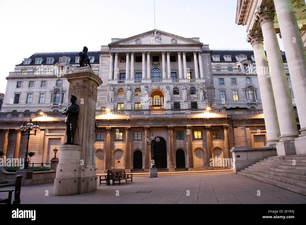 bank, lending institution, night, nighttime, europe, london, england ...