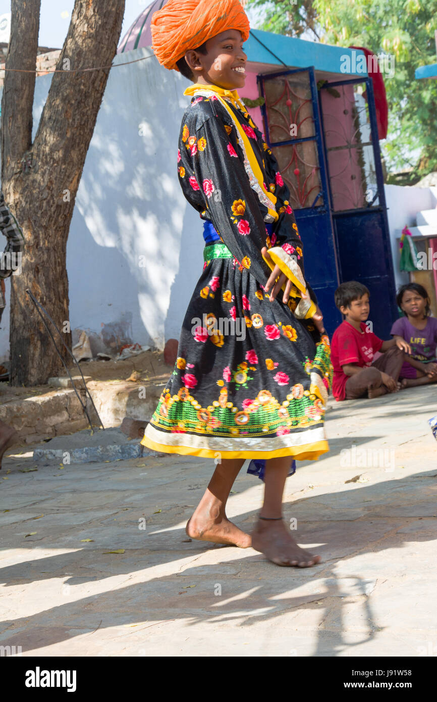 Indian barefoot boy hi-res stock photography and images - Alamy