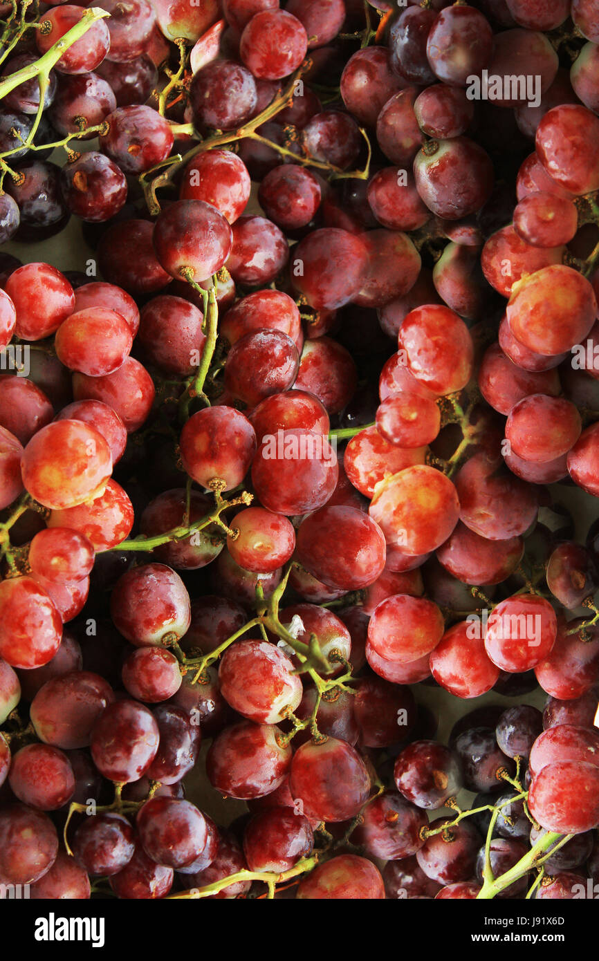 A pile of grapes Stock Photo - Alamy