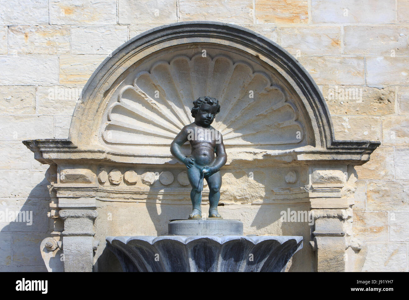 Statue of Manneken Pis in Geraardsbergen, Belgium Stock Photo - Alamy
