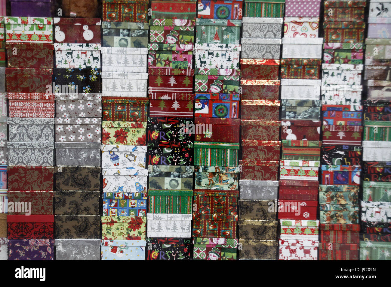 Geschenkekartons hi-res stock photography and images - Alamy