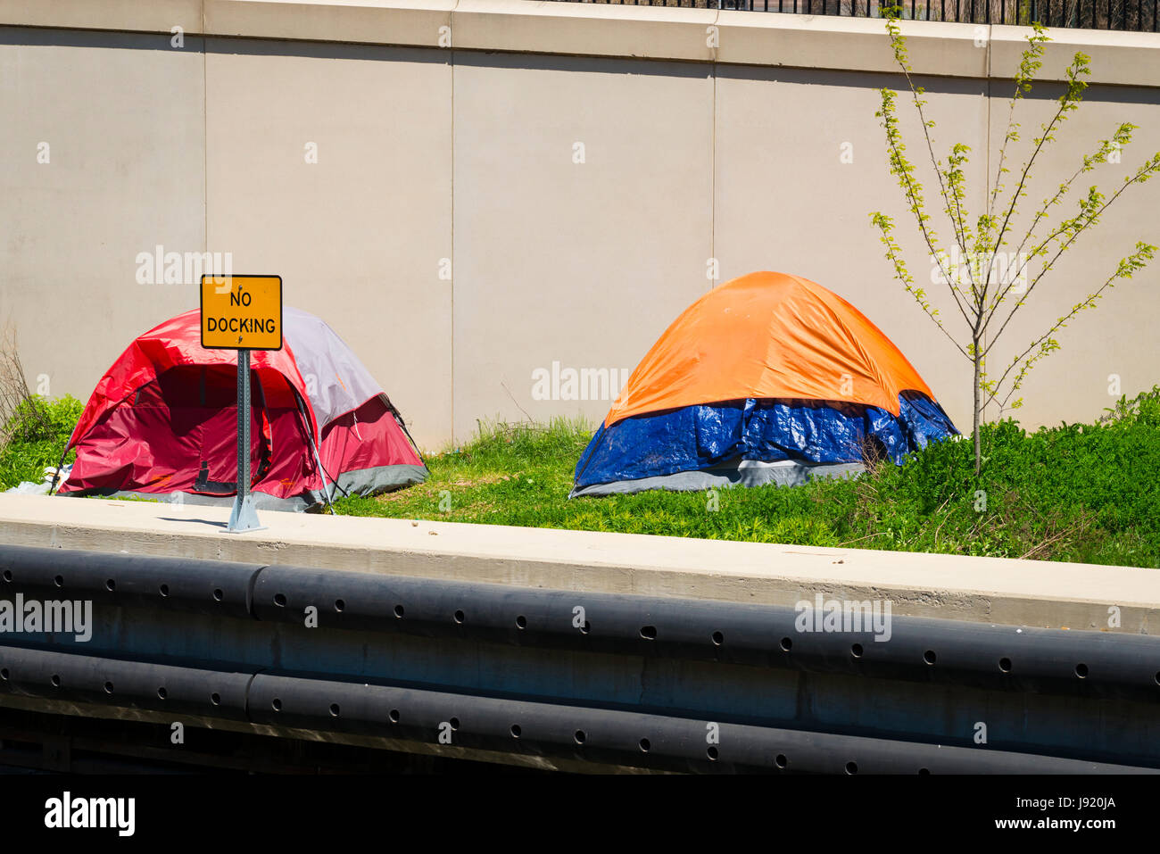 Homeless tents hi-res stock photography and images - Alamy