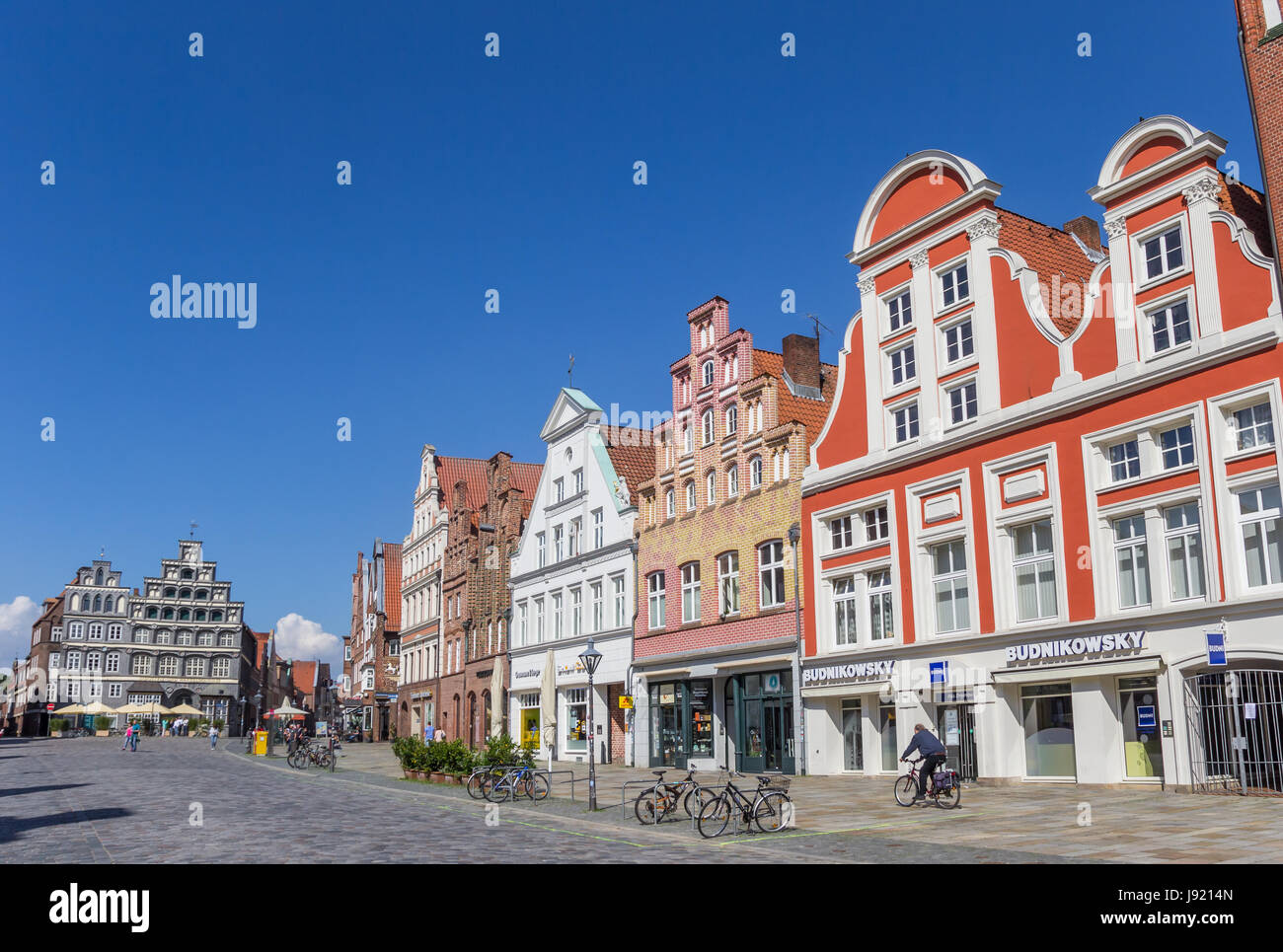 Shops at the central square Am Sande in Luneburg, Germany Stock Photo ...