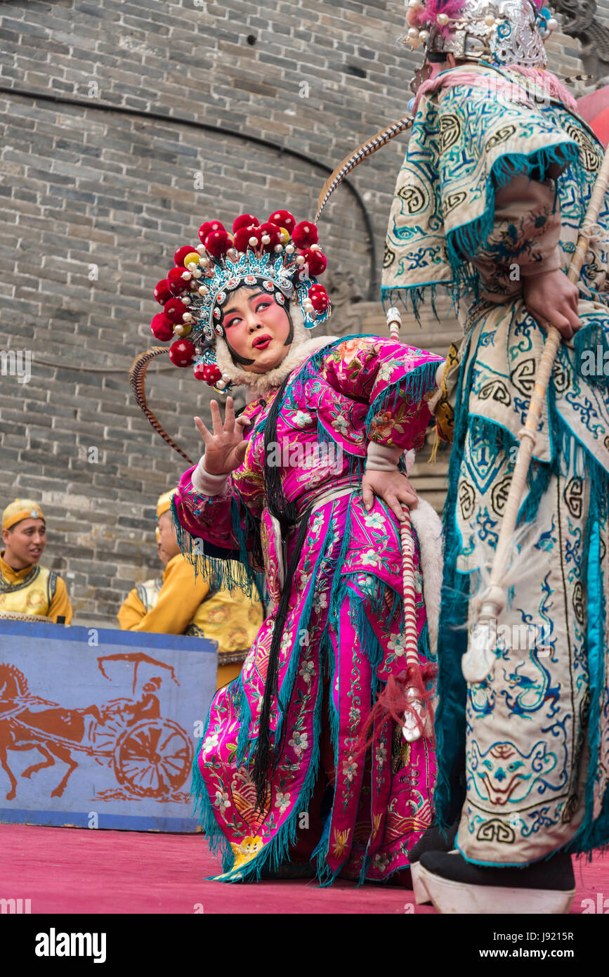 Chinese opera dancer hi-res stock photography and images - Alamy