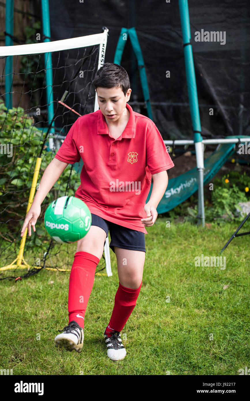 Kids playing soccer garden 9 hi-res stock photography and images - Alamy