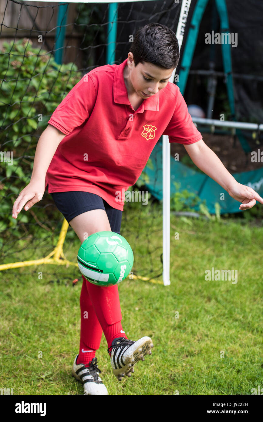 Kids playing soccer garden 9 hi-res stock photography and images - Alamy