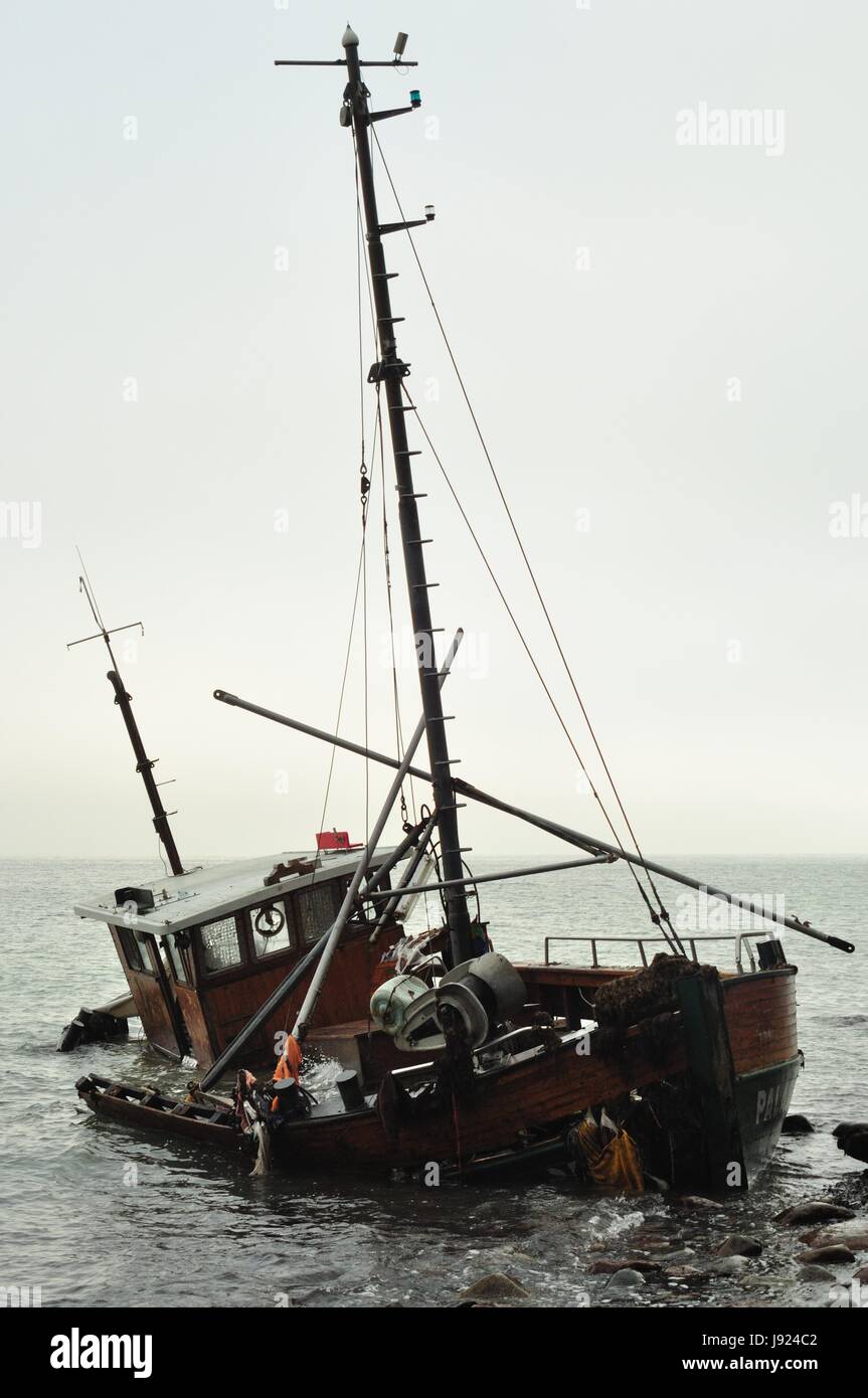 rock, steep, reprove, wreck, chalk, rowing boat, sailing boat, sailboat ...