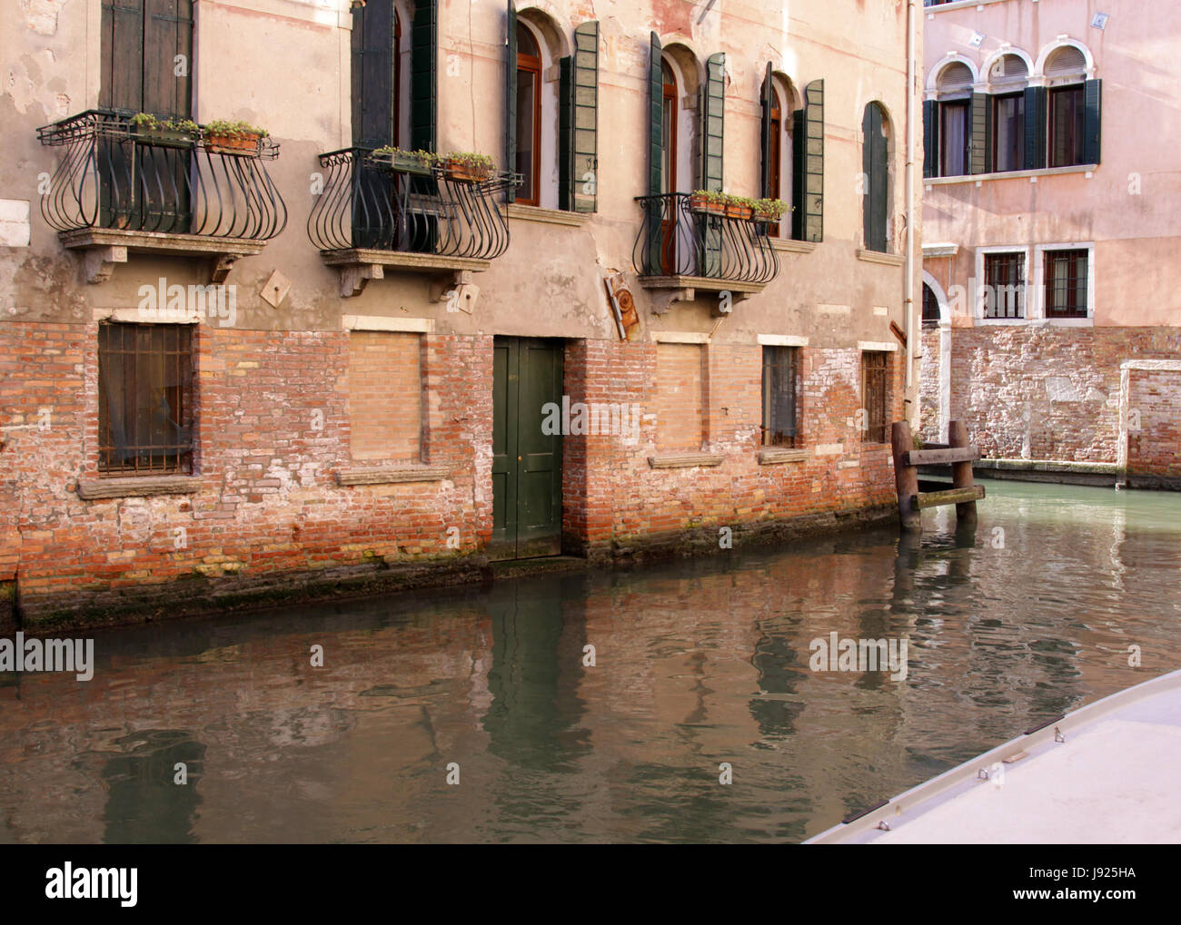 buildings, window, porthole, dormer window, pane, door, venice, reflection Stock Photo - Alamy