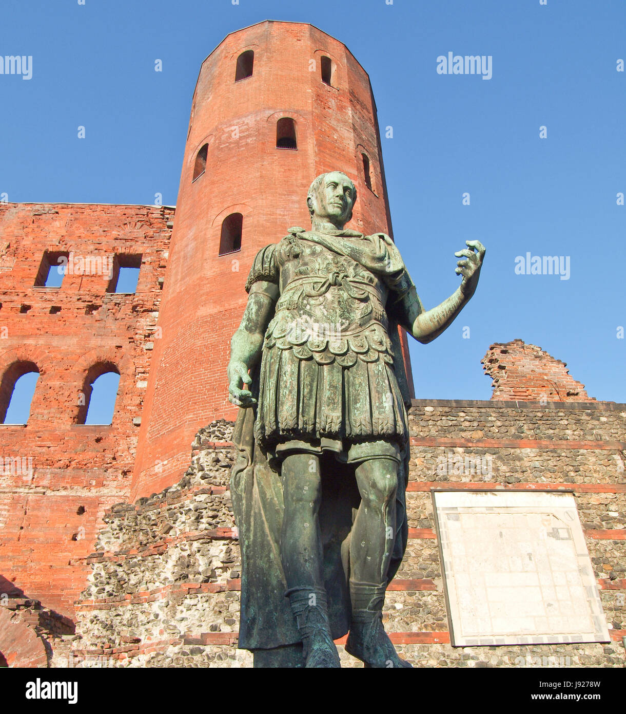 statue, roman, emperor, king, ancient, front, city, town, monument ...