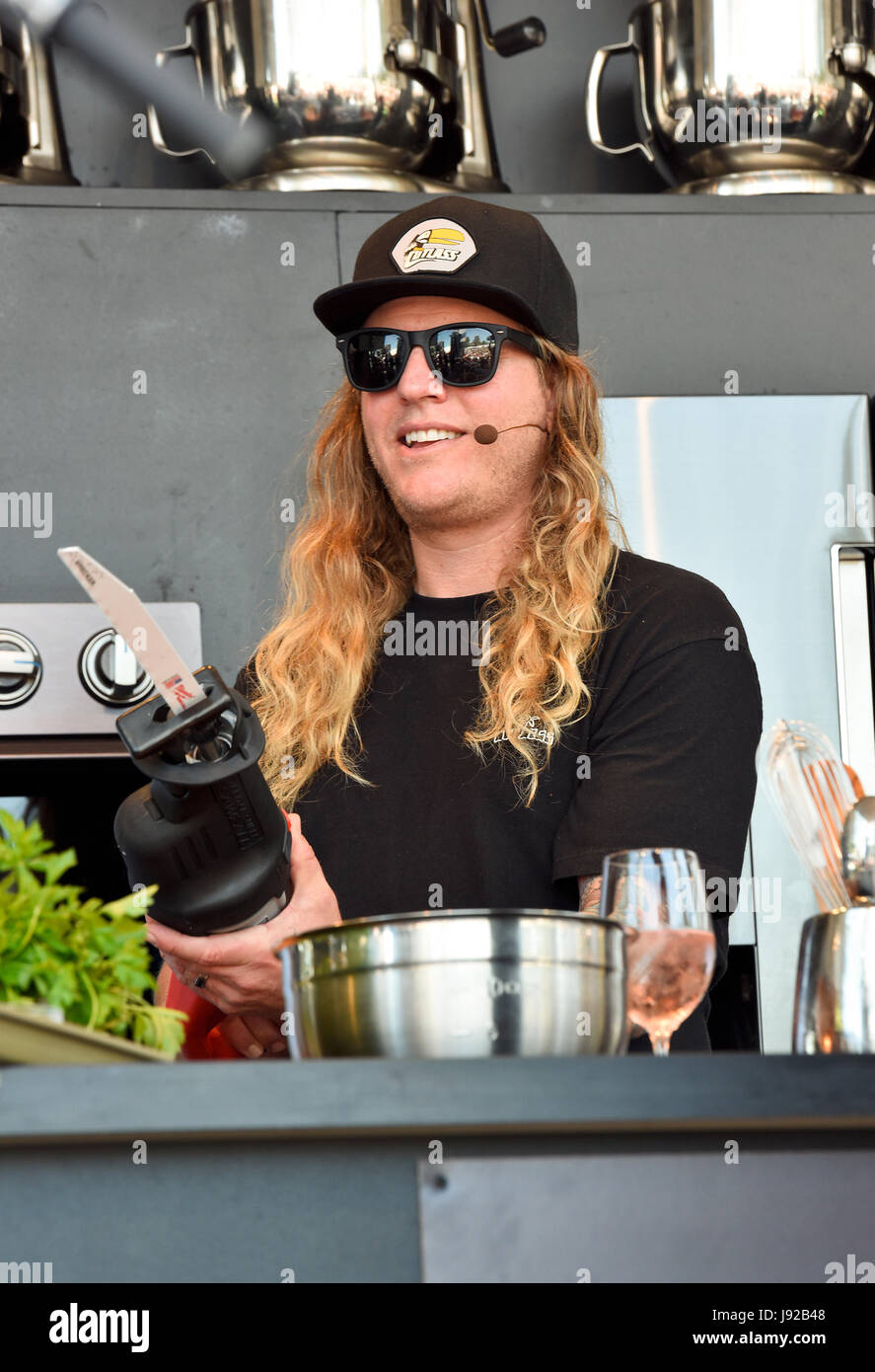 Dustin Bushnell of the "Dirty Heads" on the culinary stage at ...