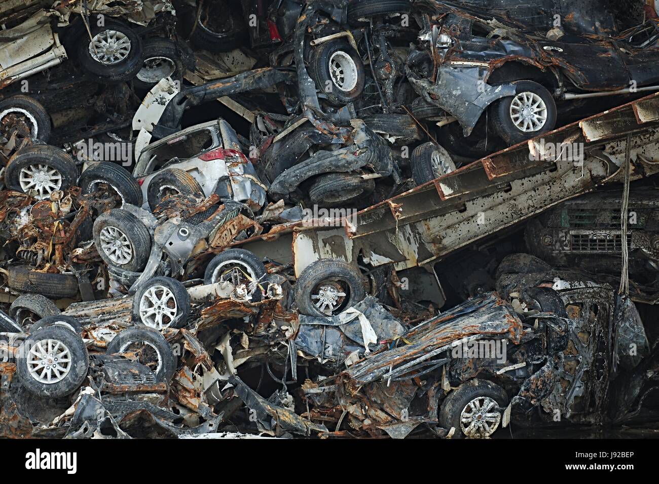 Pile of smashed car wrecks Stock Photo - Alamy