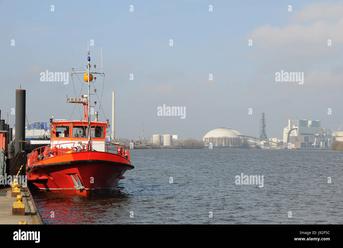Feuerwehrboot hi-res stock photography and images - Alamy